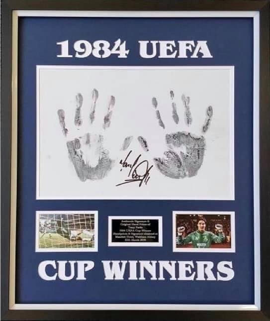 Tony Parks signed original handprints - Tottenham Hotspur – Backdrop ...